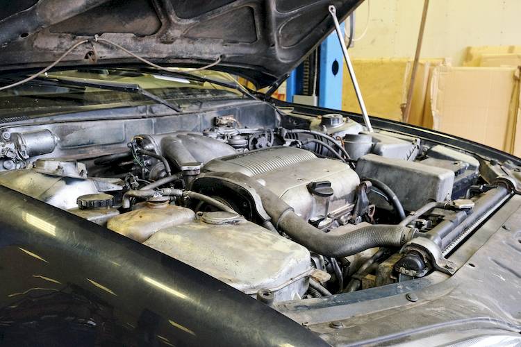 Symptoms of Bad or Failing Hood Lift Support Shocks | YourMechanic Advice